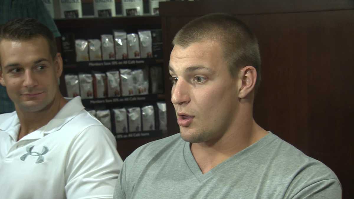 Photos: Gronkowski, brothers appear for book signing
