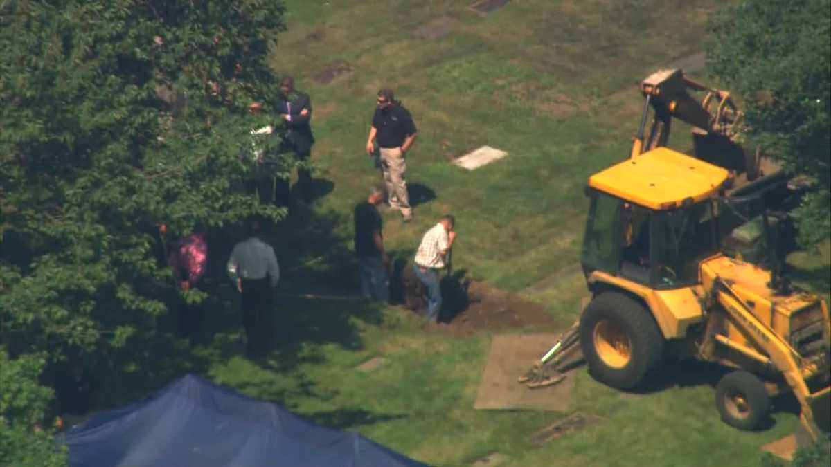 Photos: Body of Boston Strangler suspect Albert DeSalvo exhumed