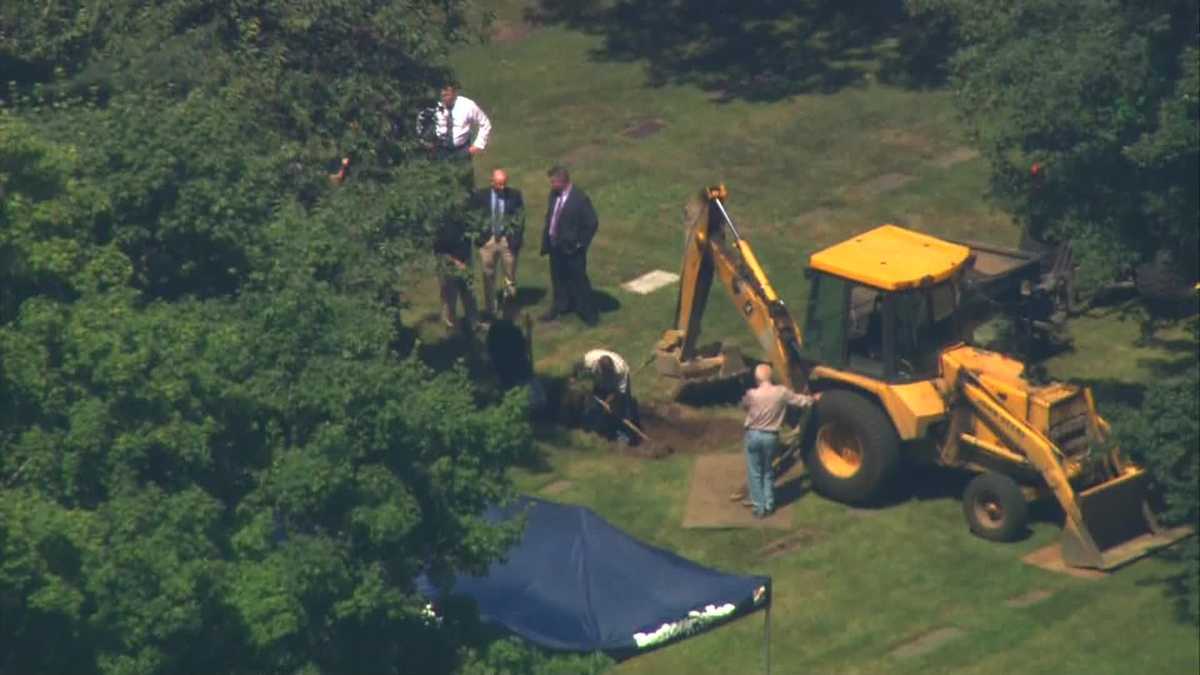 Photos: Body of Boston Strangler suspect Albert DeSalvo exhumed