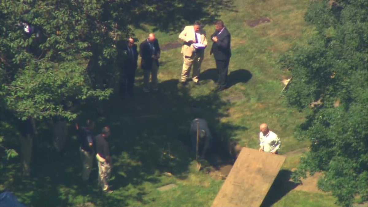 Photos: Body of Boston Strangler suspect Albert DeSalvo exhumed