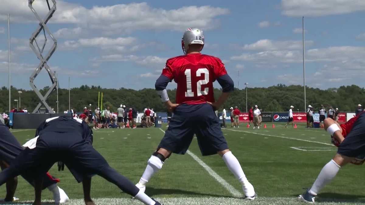 Photos: Tom Brady returns to practice with knee brace