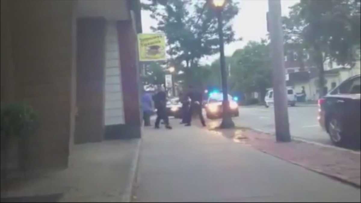 Violent confrontation between man, police caught on camera