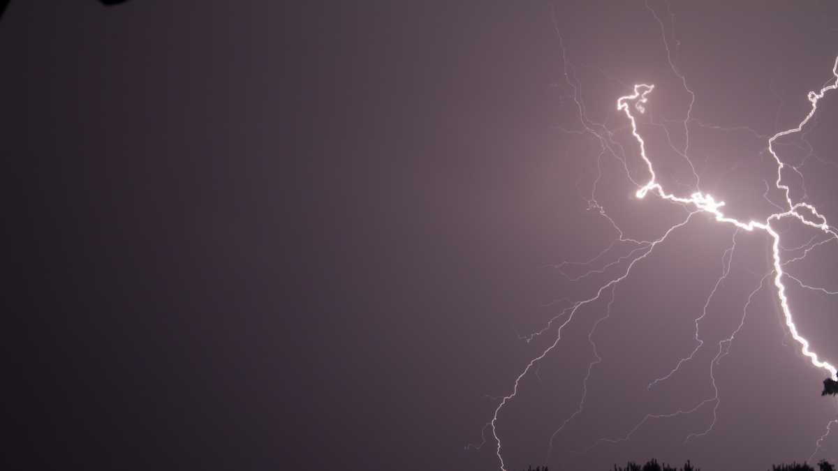 Lightning zaps amusement ride at fair