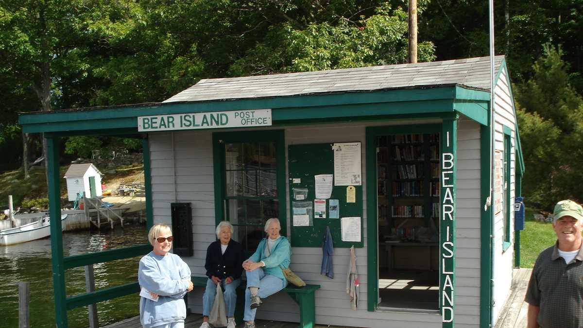 20 things you don't know about Lake Winnipesaukee's mail boat
