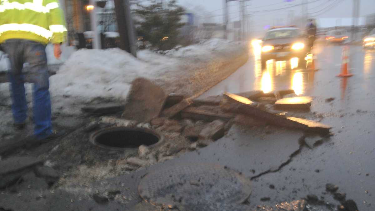 Manhole explosion caught on camera