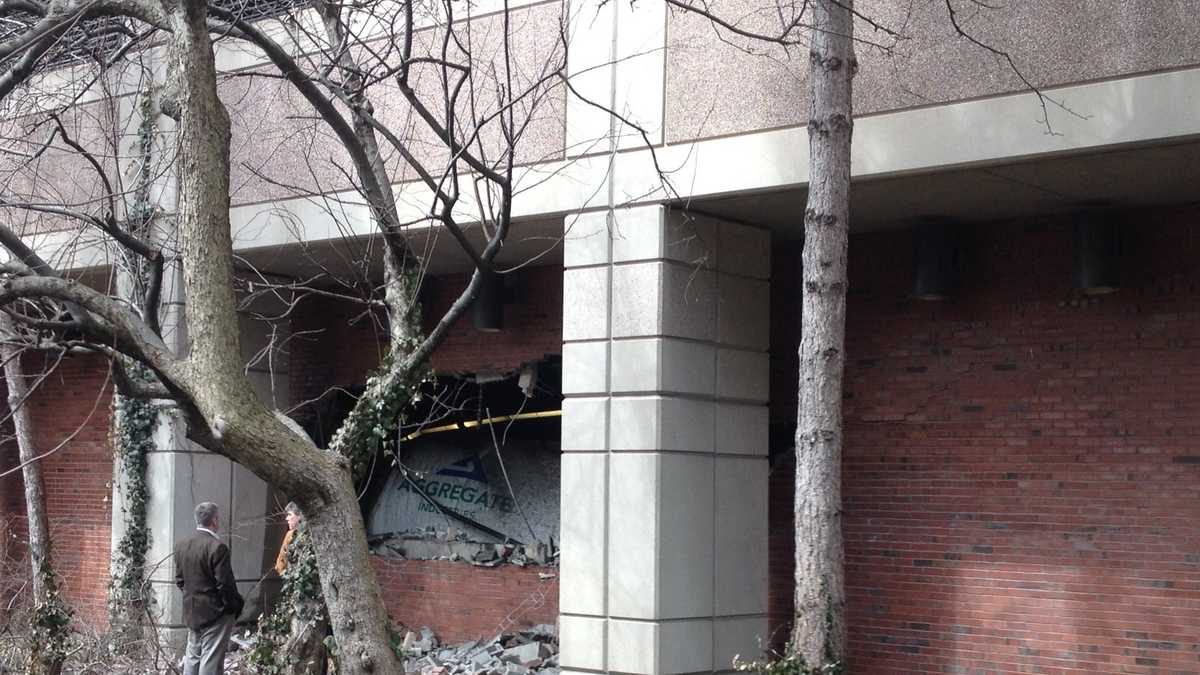 Truck crashes on Mass Pike tunnel offramp