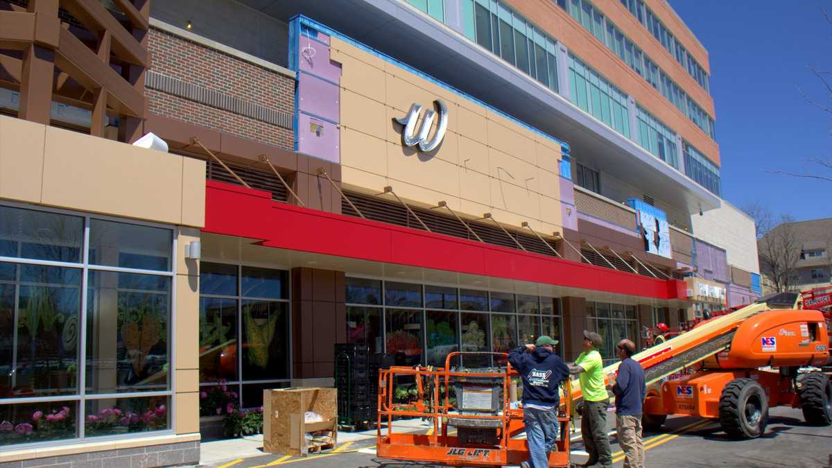 Inside Wegmans: Much-anticipated supermarket opens