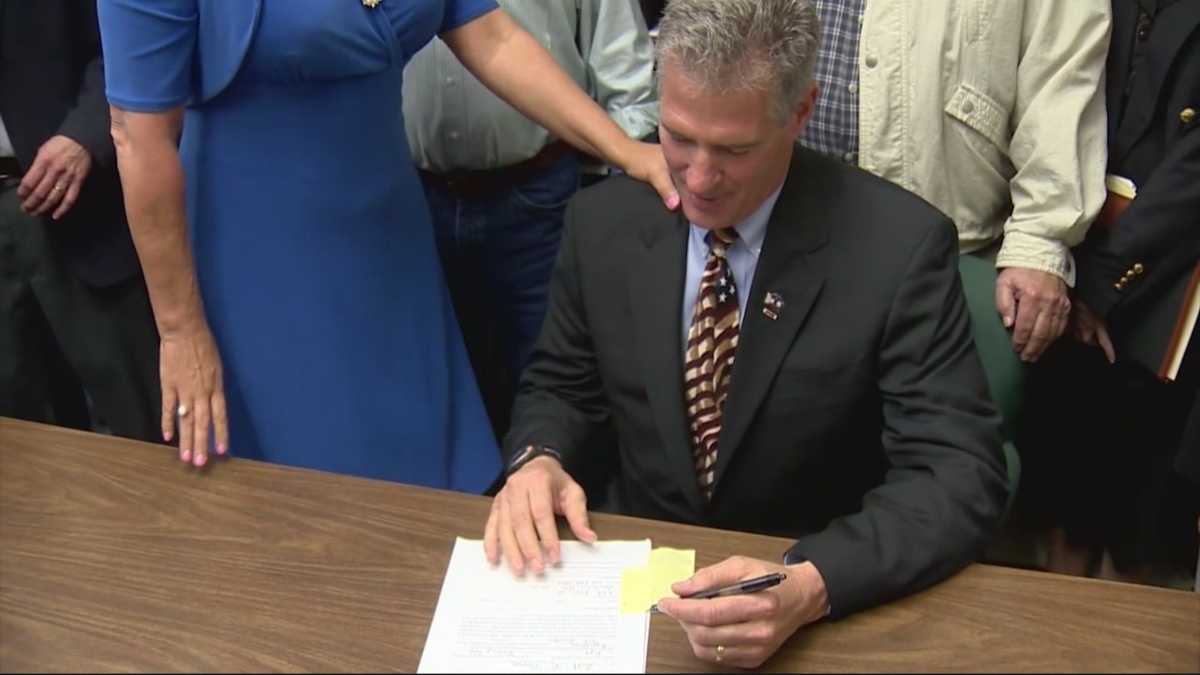 Scott Brown, Gail Huff earned $475,000 in 2013