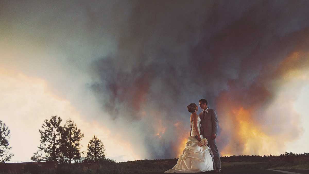 Wildfire gives couple wedding pics of lifetime