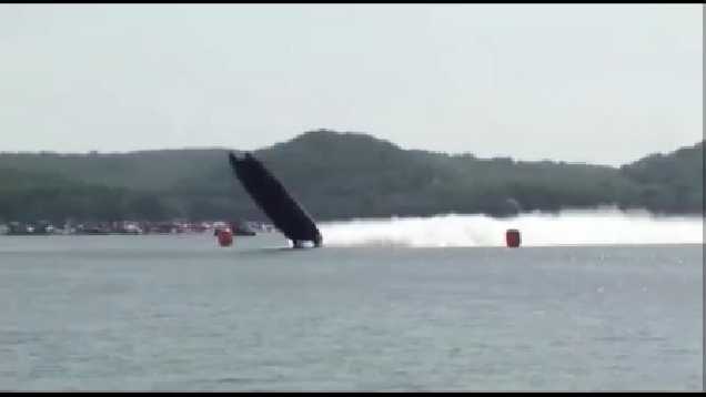 Man dies in high-speed boat crash