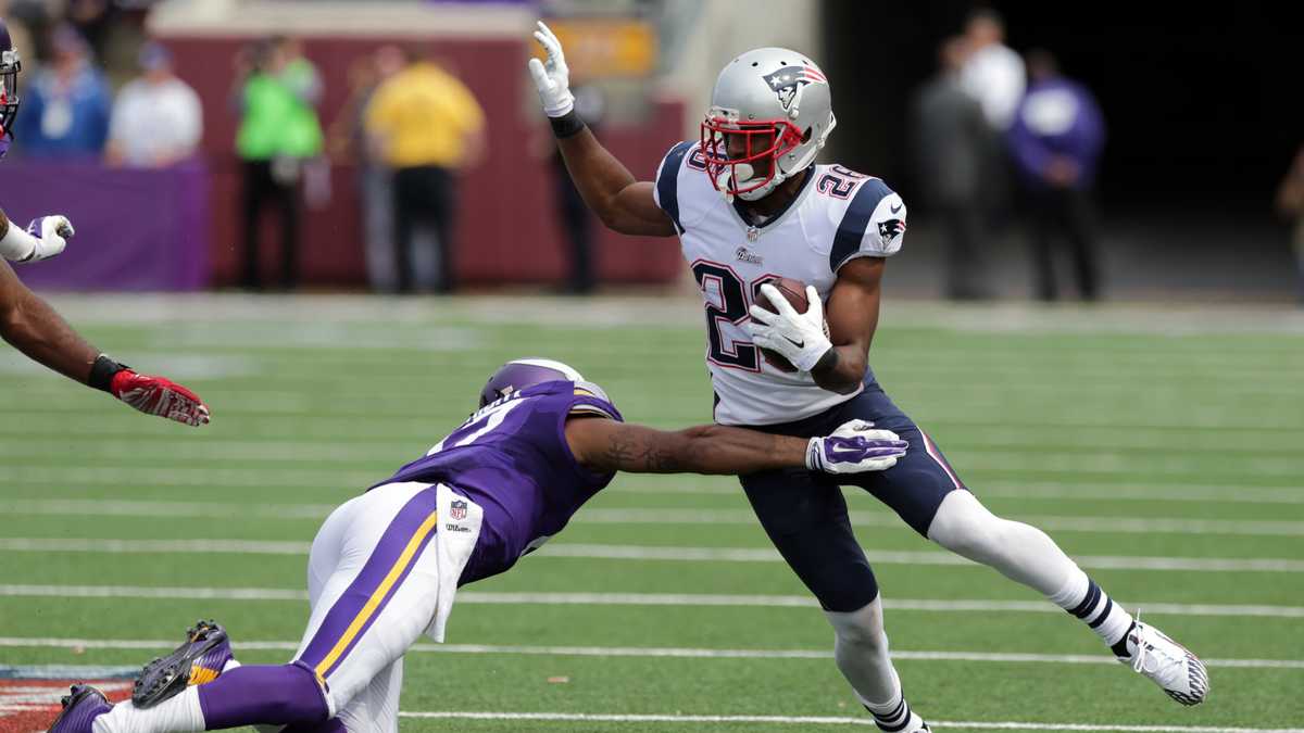 Patriots bounce back, rout Vikings