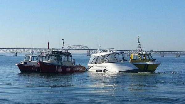 Cops: Drunken boater hits rock in harbor, 6 rescued
