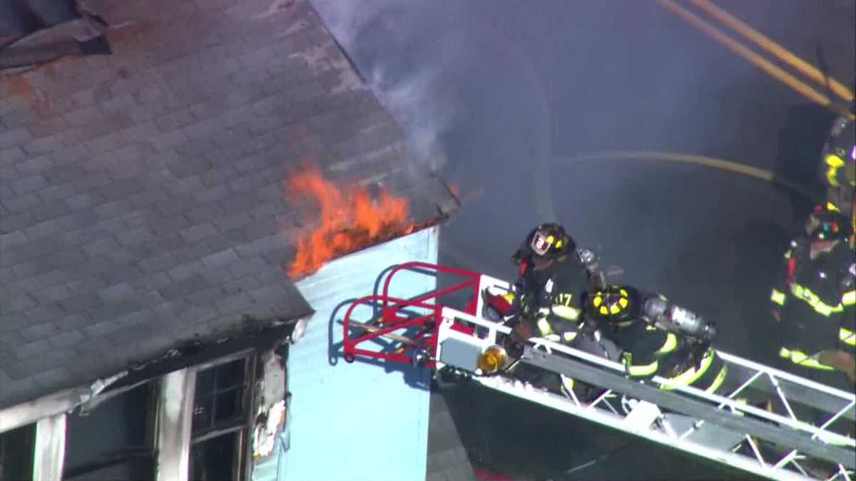 Firefighters battle 3-alarm Saugus fire