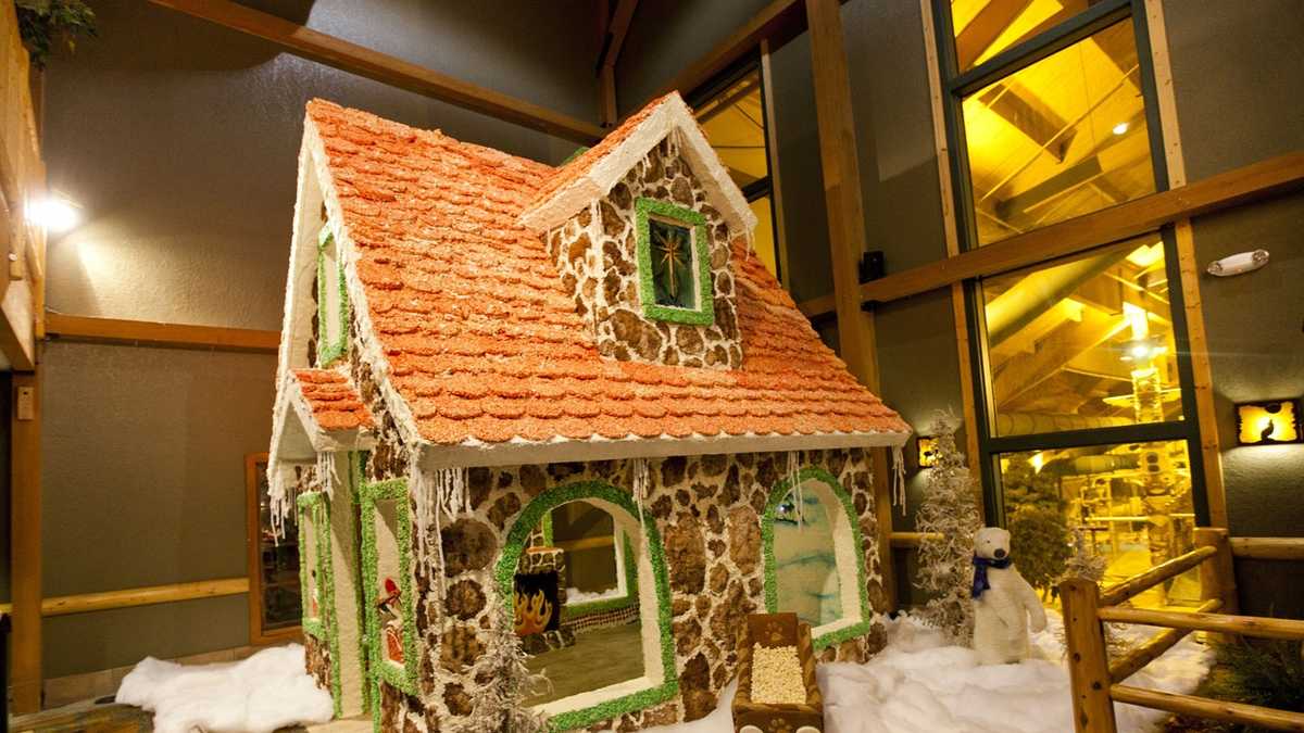 Photos: Eat in giant gingerbread house for a cause