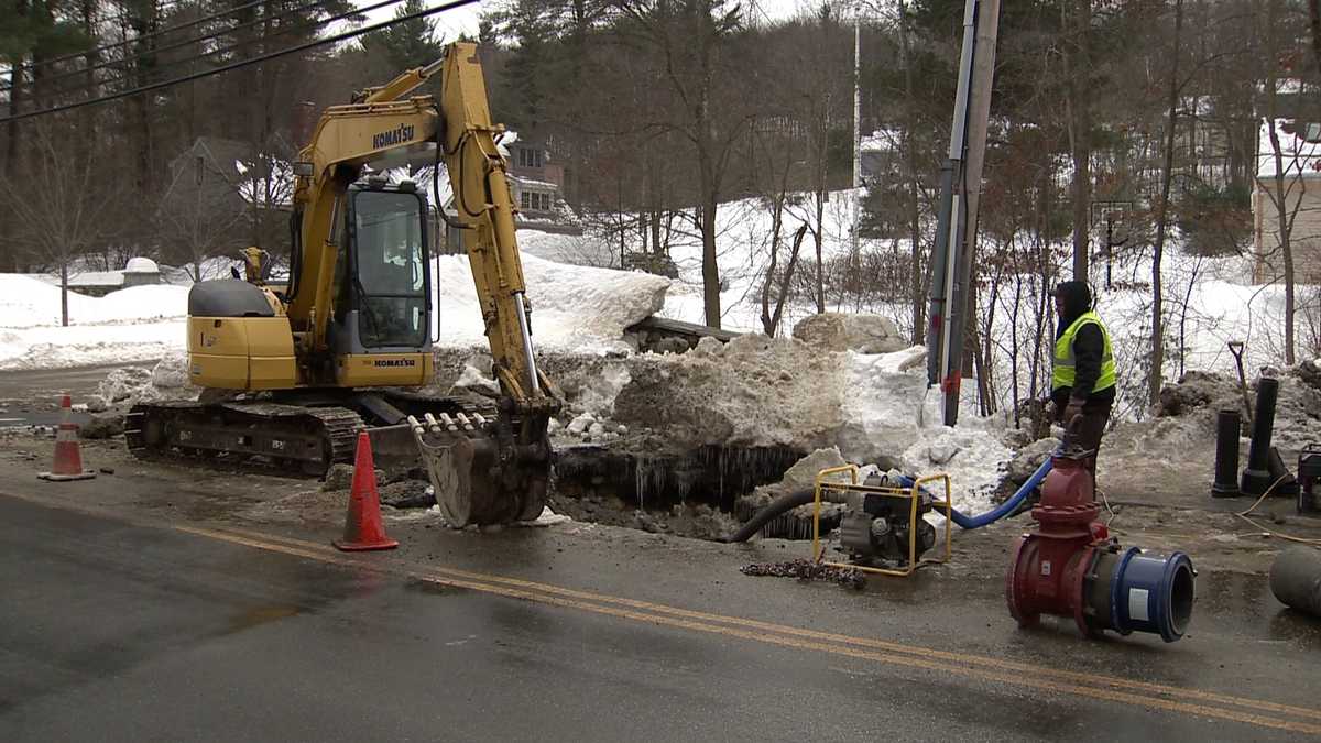 Crews work to fix water main break