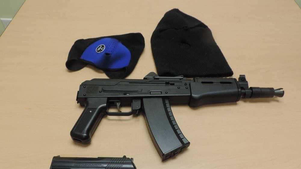 3 teens arrested after BB gun robbery