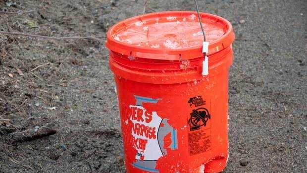 Disgusting litter: Police investigate buckets of dirty diapers