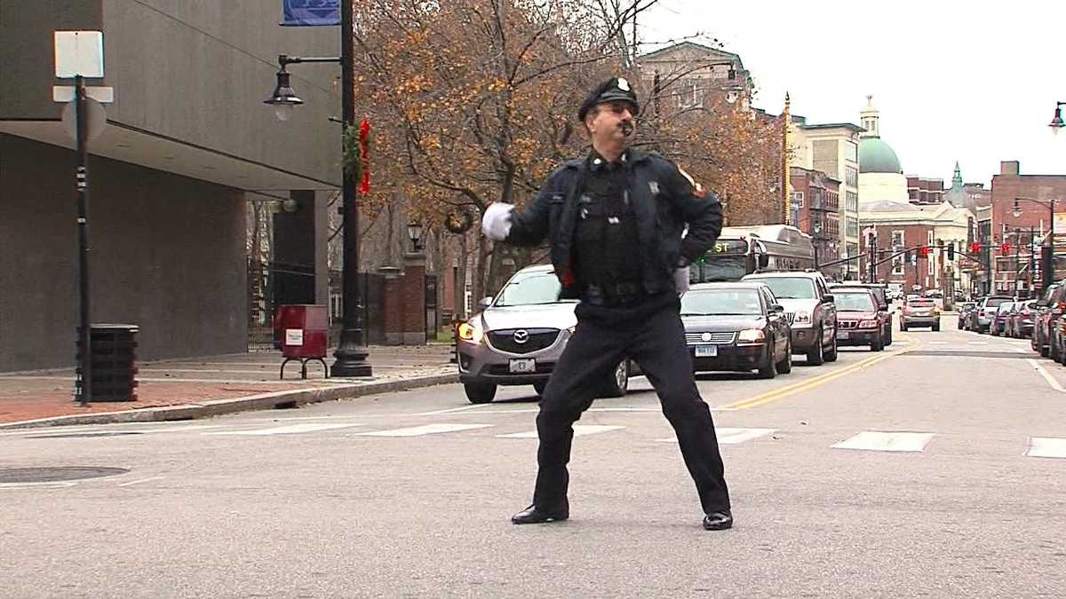 'Dancing Cop' gets new gig for the holiday season