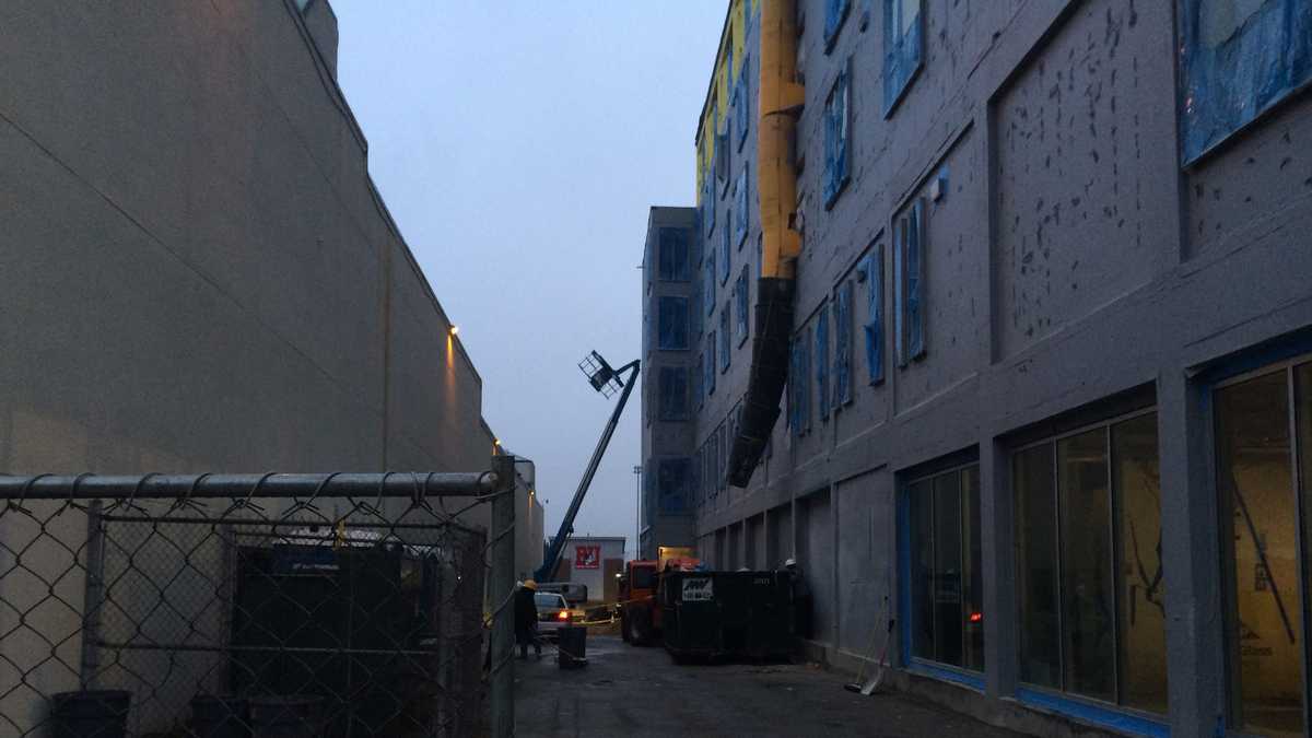 Worker falls 6 stories from cherry picker