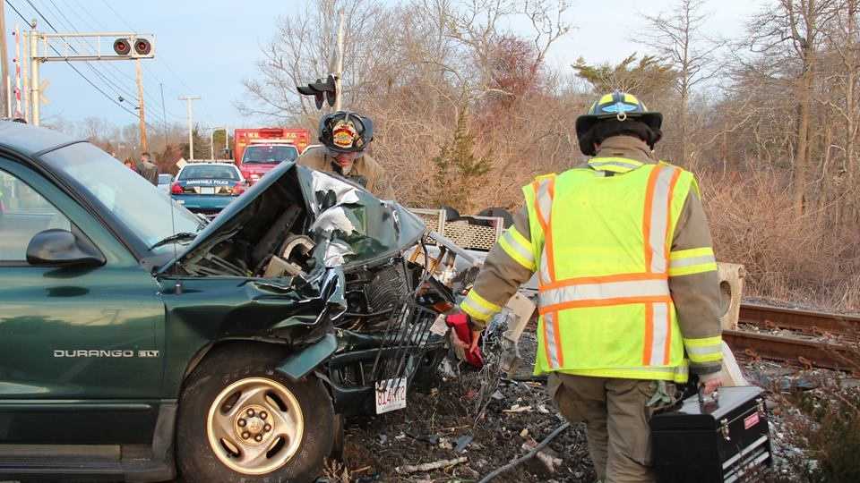 SUV crashes into railroad crossing in Cape Cod