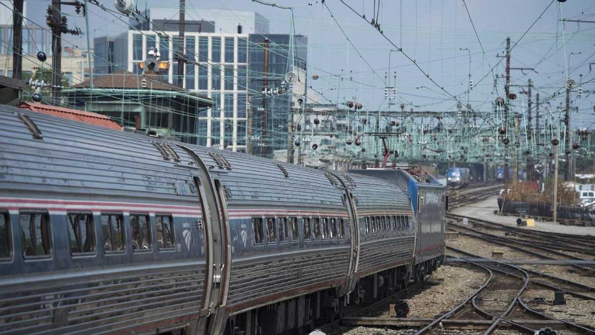 Senator pushes for train rail safety technology