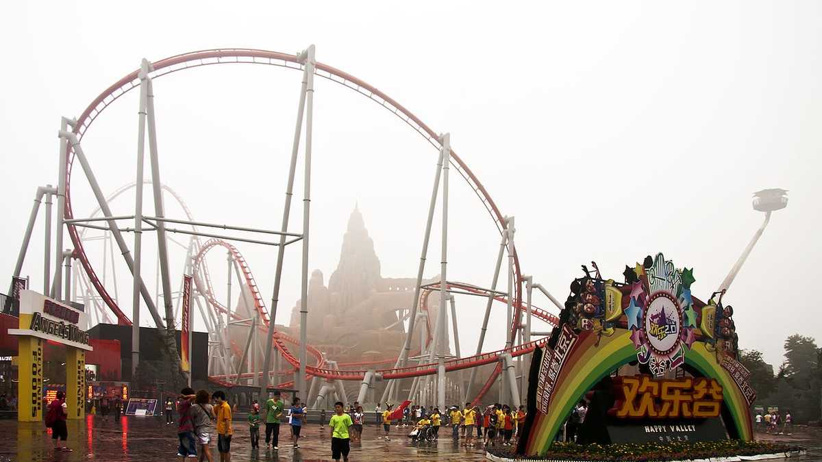 Bird stops roller coaster, leaves riders hanging upside down