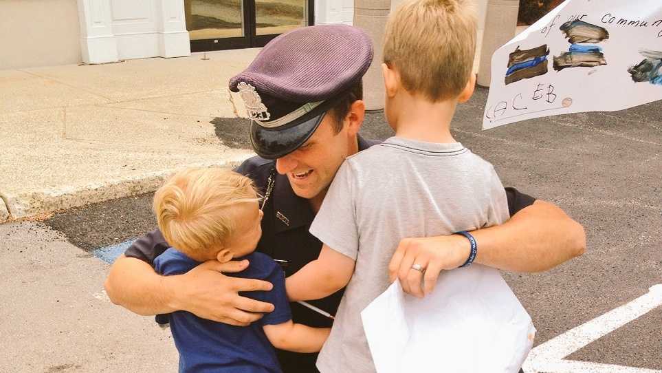 Following Dallas attack, sweet shows of support for local law enforcement