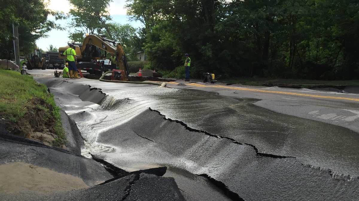 Large water main break closes Manchester streets