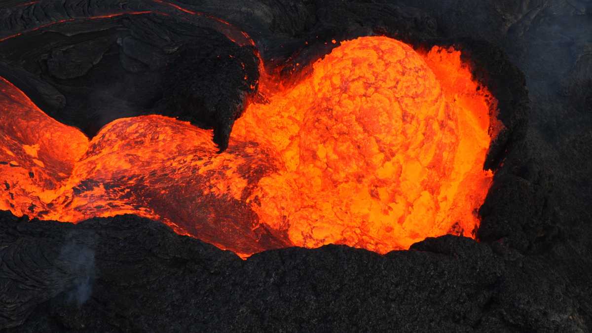 You have to see it to believe it: 'Smiley face' spotted inside volcano