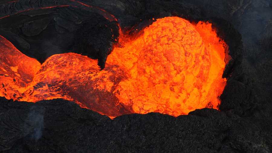 You have to see it to believe it: 'Smiley face' spotted inside volcano