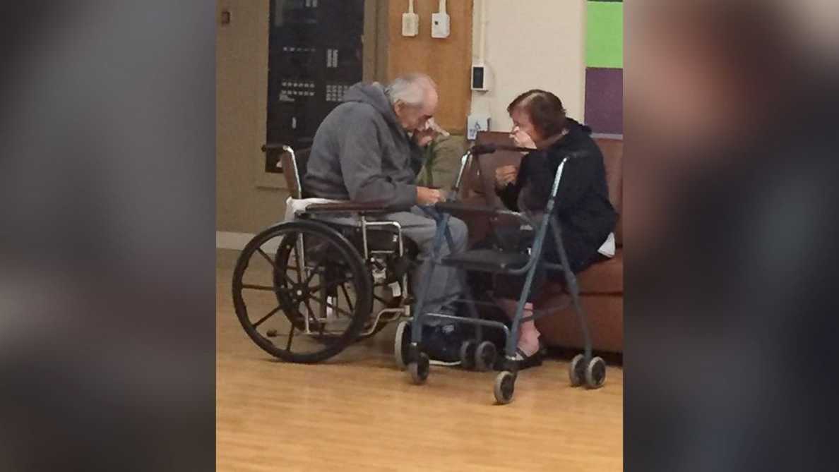 The heartbreaking story behind photo of crying elderly couple