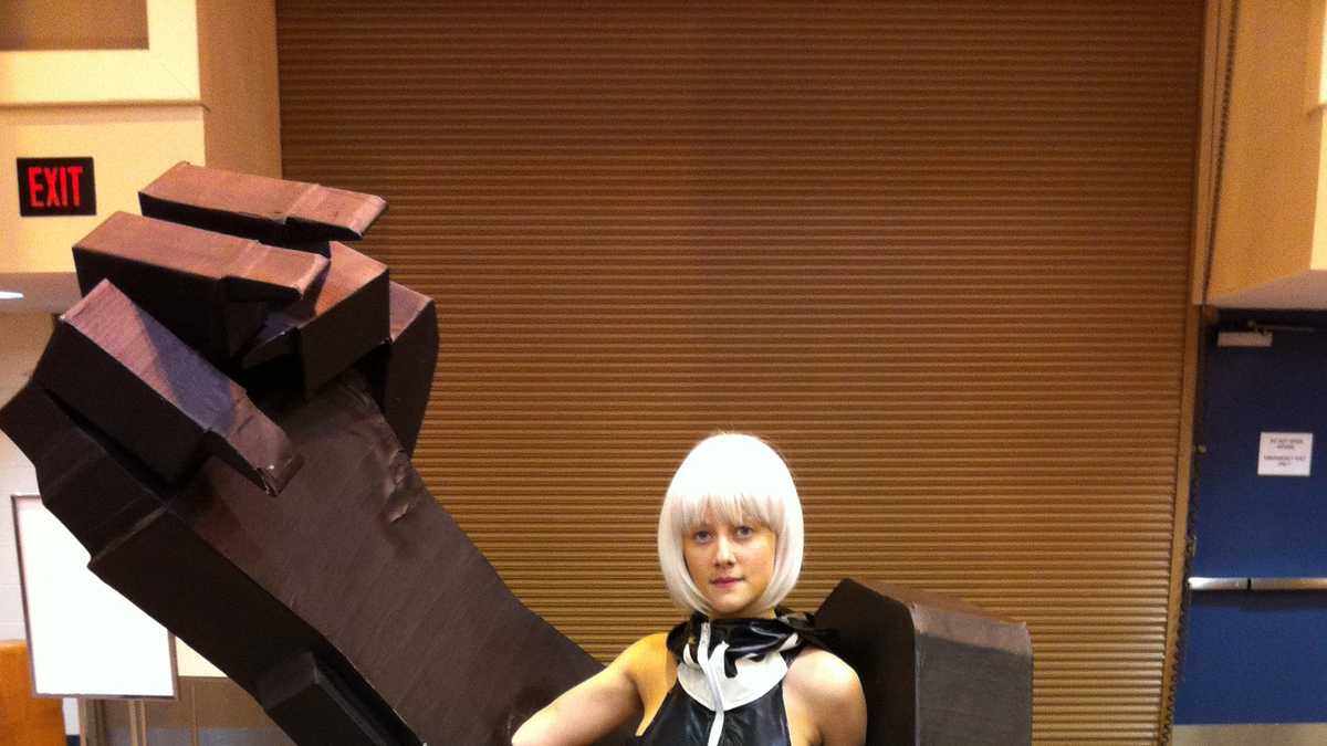 2012 Comic Con: Superheroes, zombies and comics; Images from Wizard ...