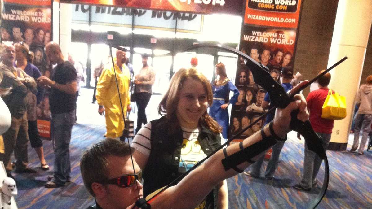 2012 Comic Con: Superheroes, zombies and comics; Images from Wizard ...