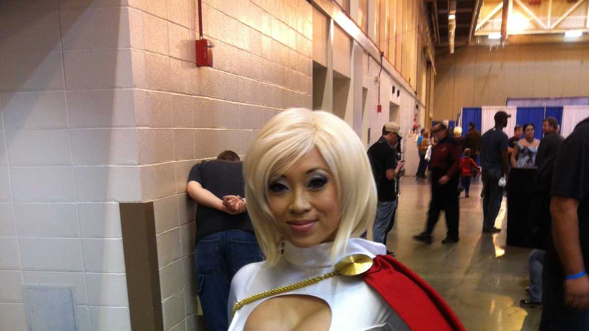 2012 Comic Con: Superheroes, zombies and comics; Images from Wizard ...