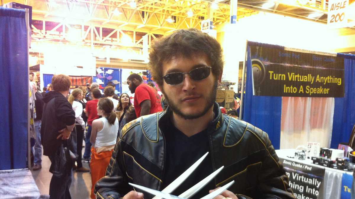 2012 Comic Con: Superheroes, zombies and comics; Images from Wizard ...