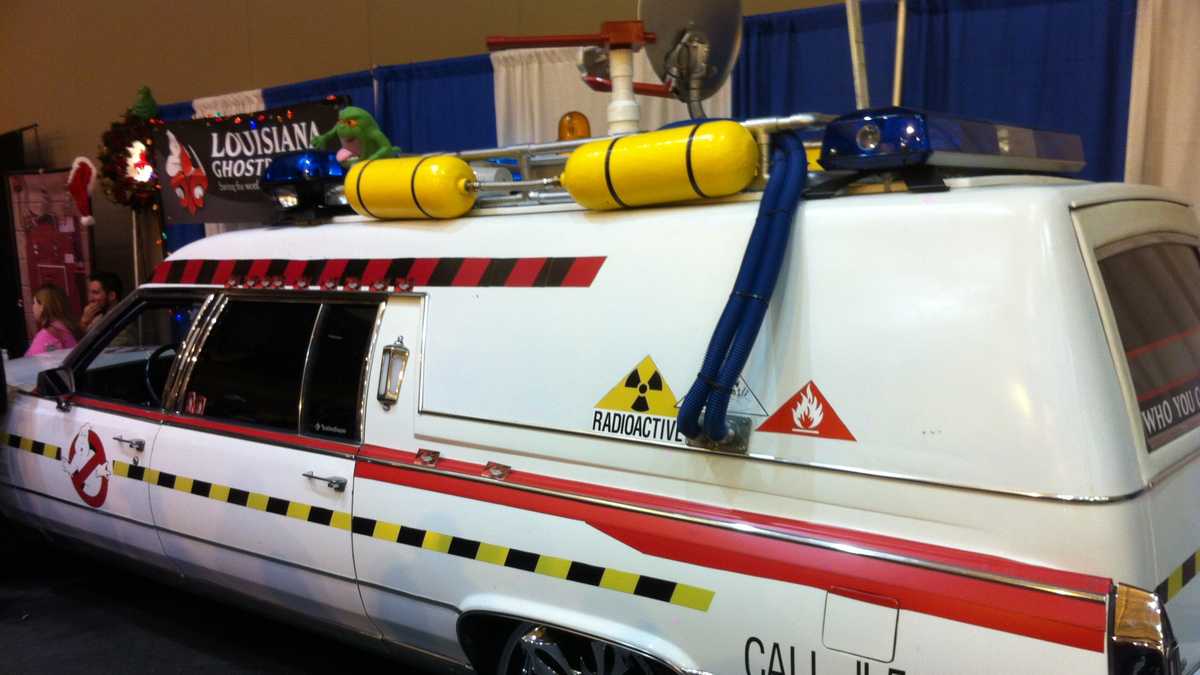 2012 Comic Con: Superheroes, zombies and comics; Images from Wizard ...