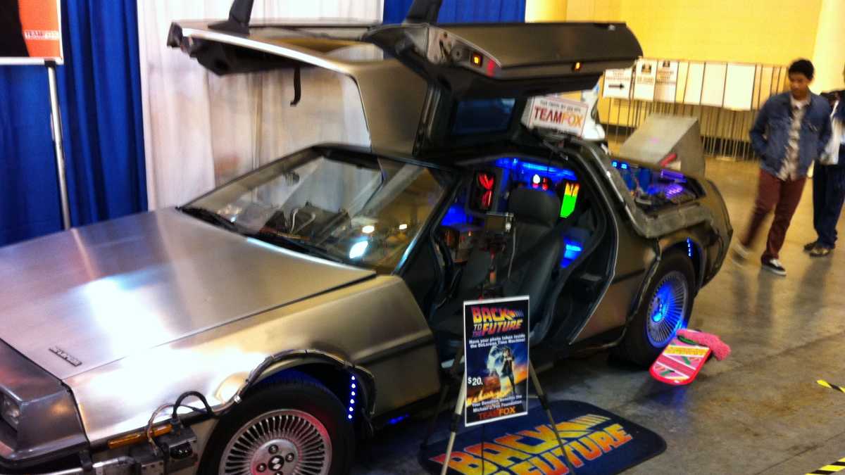 2012 Comic Con: Superheroes, zombies and comics; Images from Wizard ...