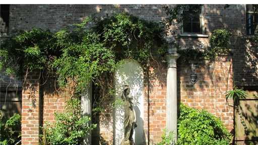 Mansion Mondays: View inside former home of Anne Rice