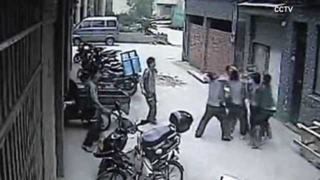 On camera: Mail carriers catch falling toddler in China
