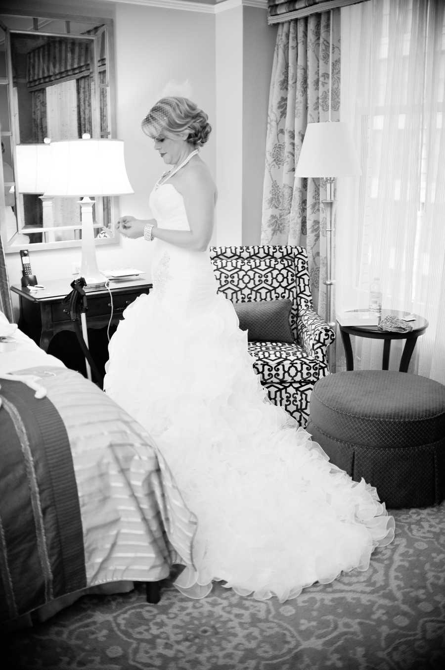 WDSU's Randi Rousseau ties the knot 1920's style