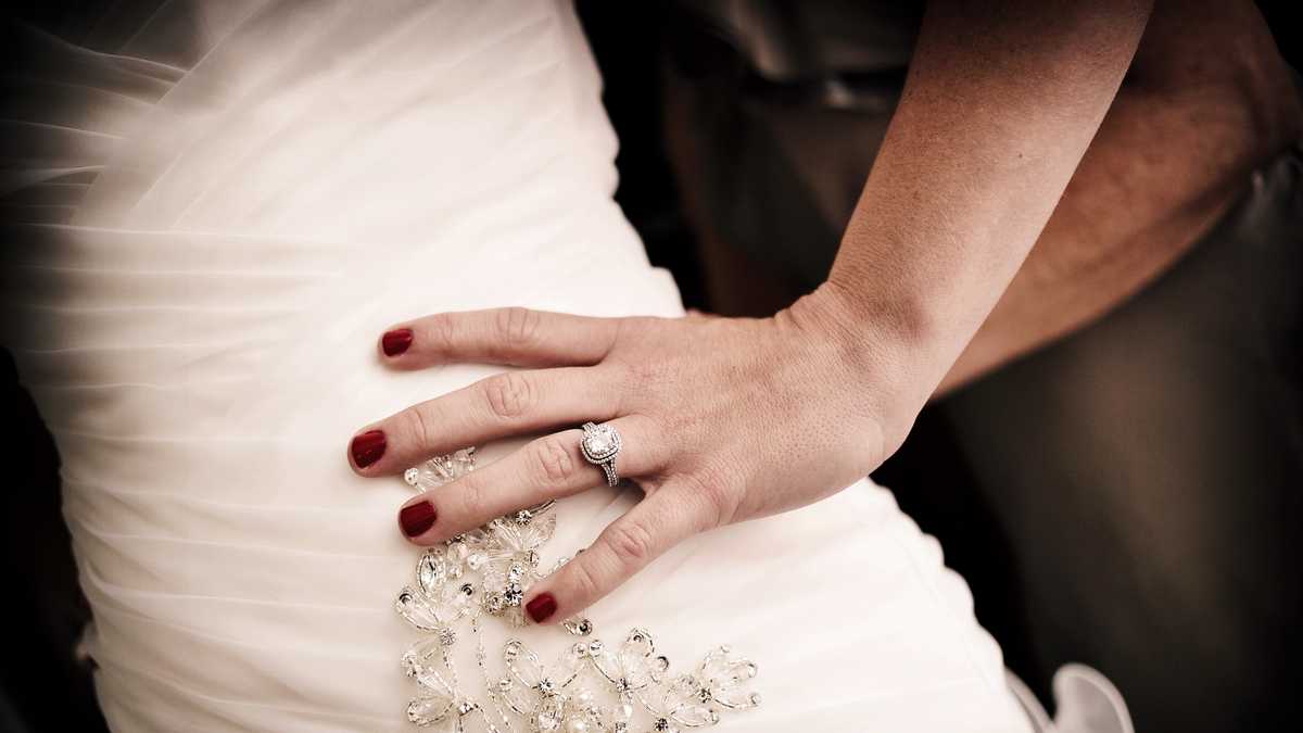 WDSU's Randi Rousseau ties the knot 1920's style