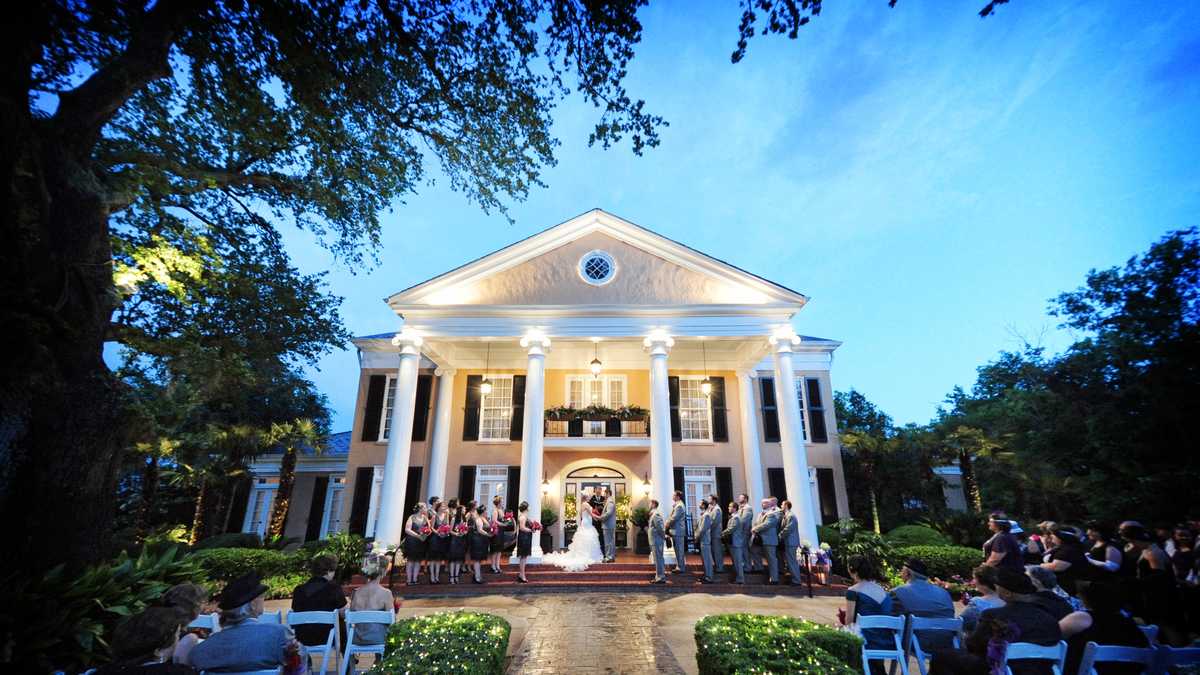 WDSU's Randi Rousseau ties the knot 1920's style