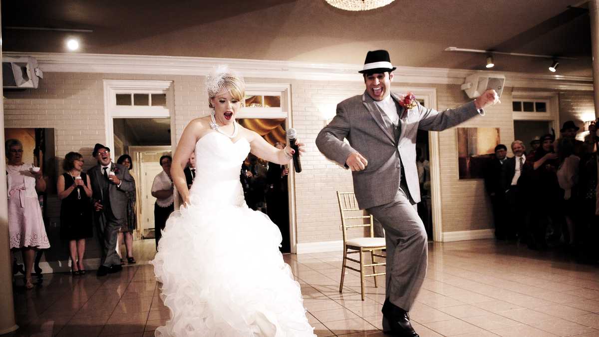 WDSU's Randi Rousseau ties the knot 1920's style