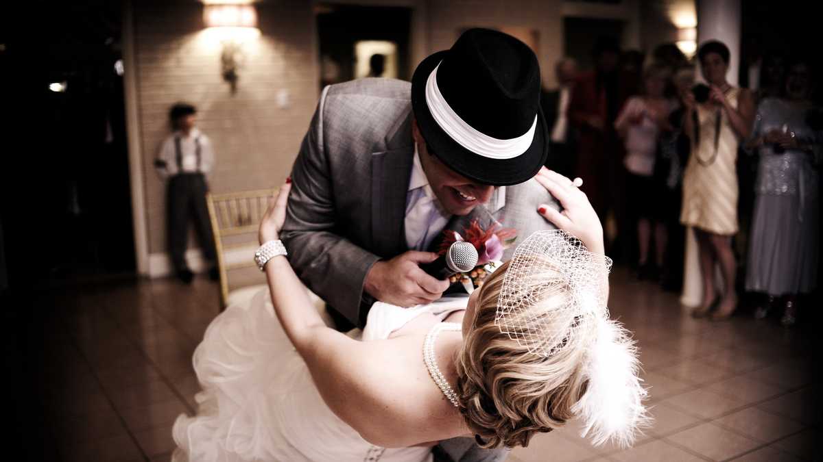 WDSU's Randi Rousseau ties the knot 1920's style