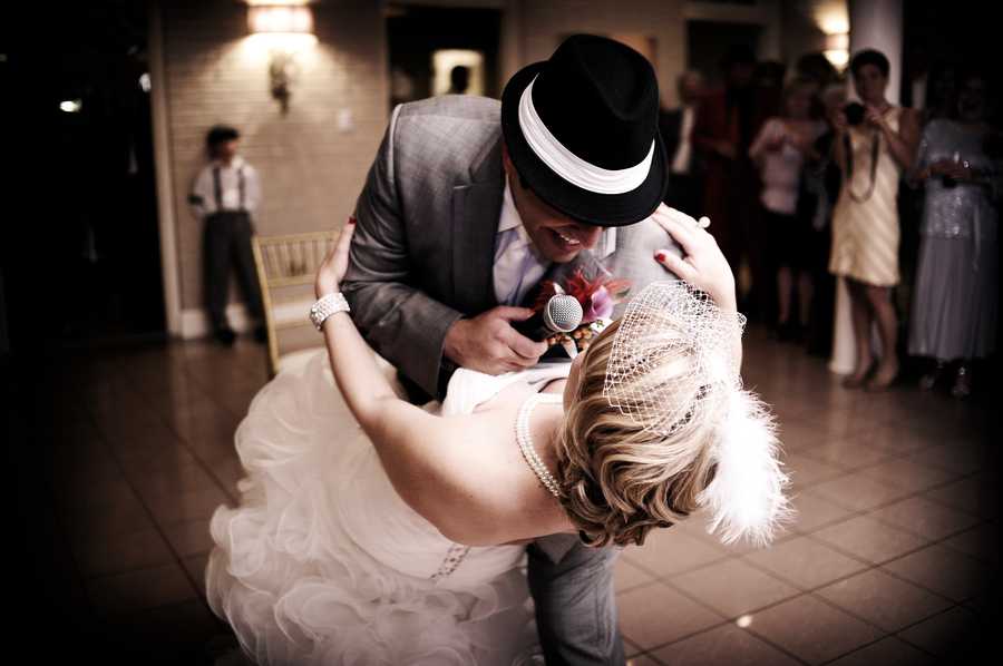 WDSU's Randi Rousseau ties the knot 1920's style