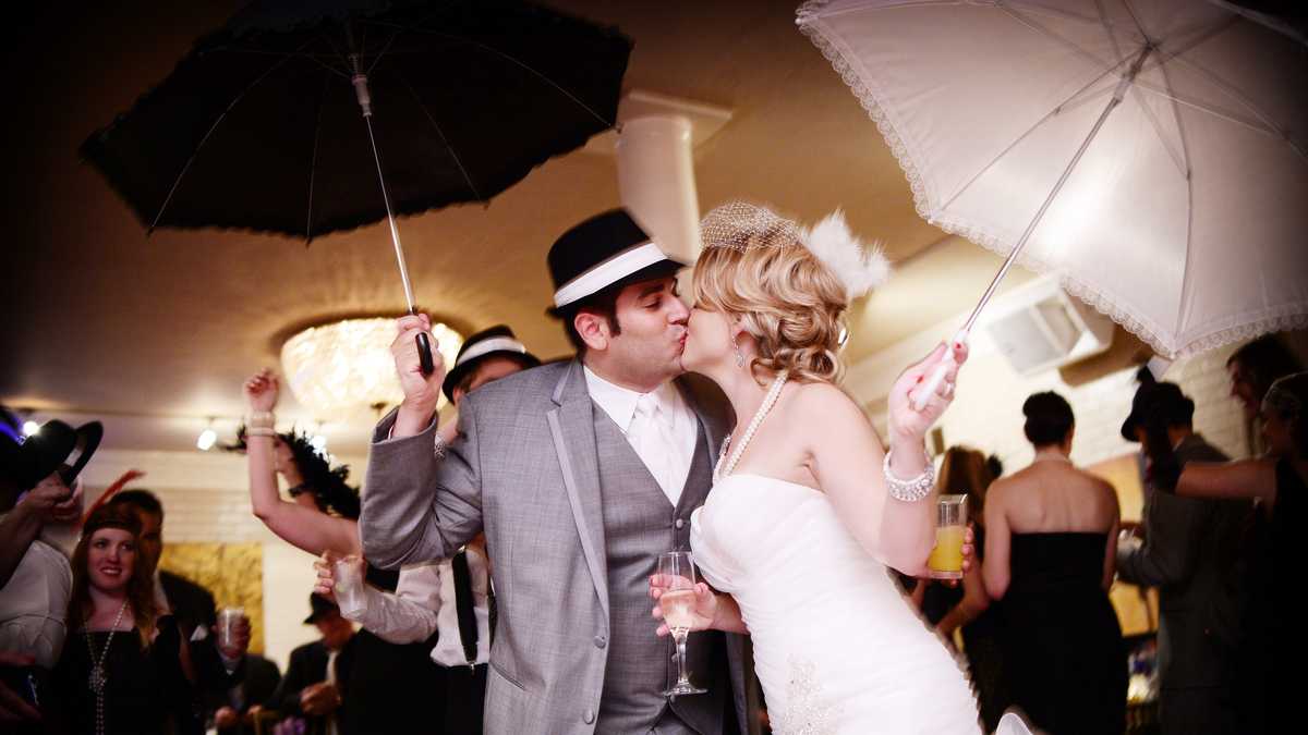 WDSU's Randi Rousseau ties the knot 1920's style