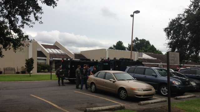 Images: JPSO SWAT responds to man barricaded in hospital