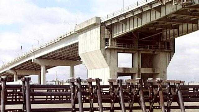 Harvey Canal's Lapalco Bridge in New Orleans struck by vessel