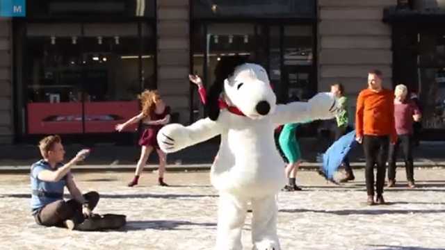 Flash mob re-creates 'Peanuts' Christmas dance