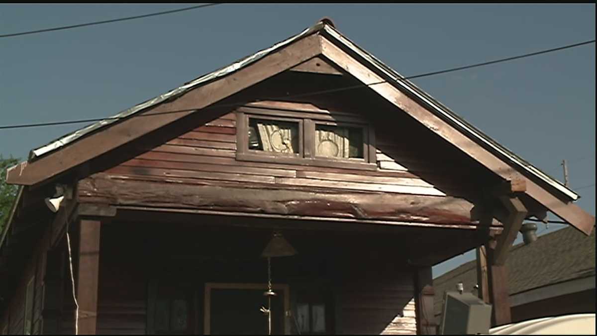Mid-City neighbor complains of eyesore next door